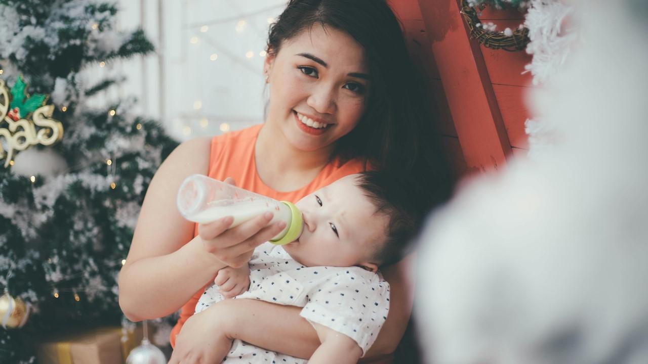 How To Keep A Baby Awake During Feeding - BabyNush.com